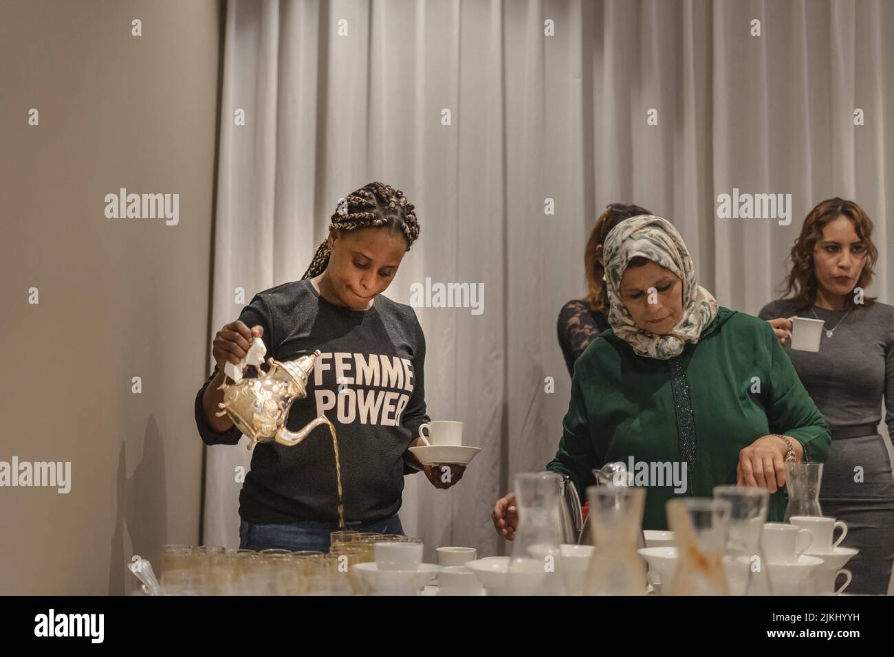Black Woman pouring Moroccan tea during a party indoors Stock Photo - Alamy