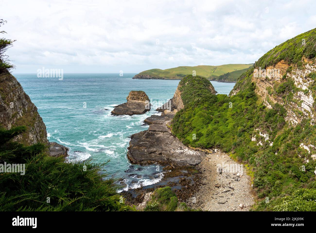 Landscape at Penguin bay on the way to Jacks Blowhole, South Island of ...