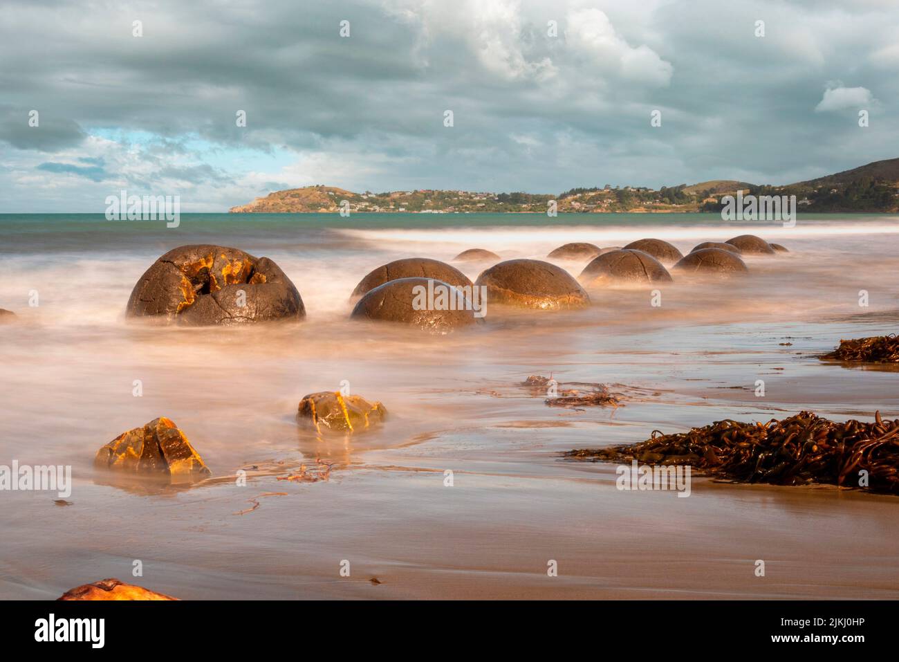 Scenic Moeraki Boulders at the east coast of New Zealands South Island ...