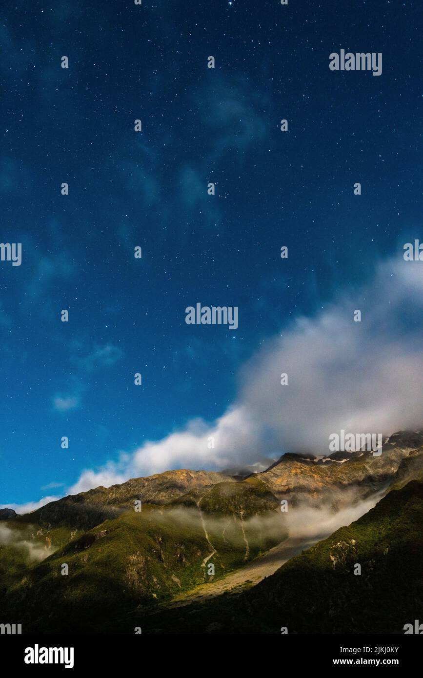 Photographing the night sky above Mount Cook National Park, South ...