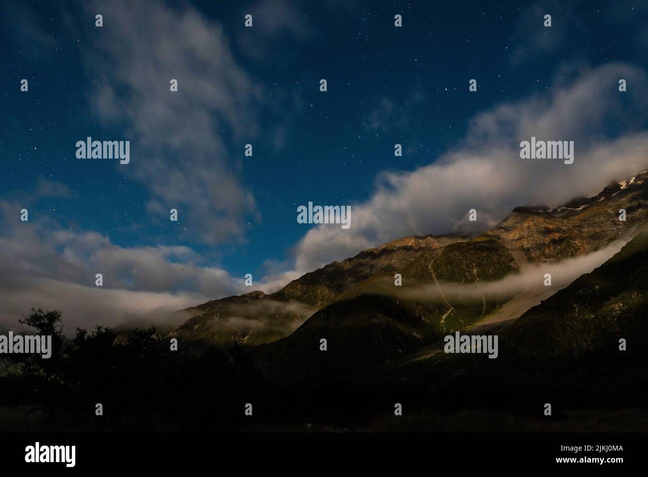 Photographing the night sky above Mount Cook National Park, South ...
