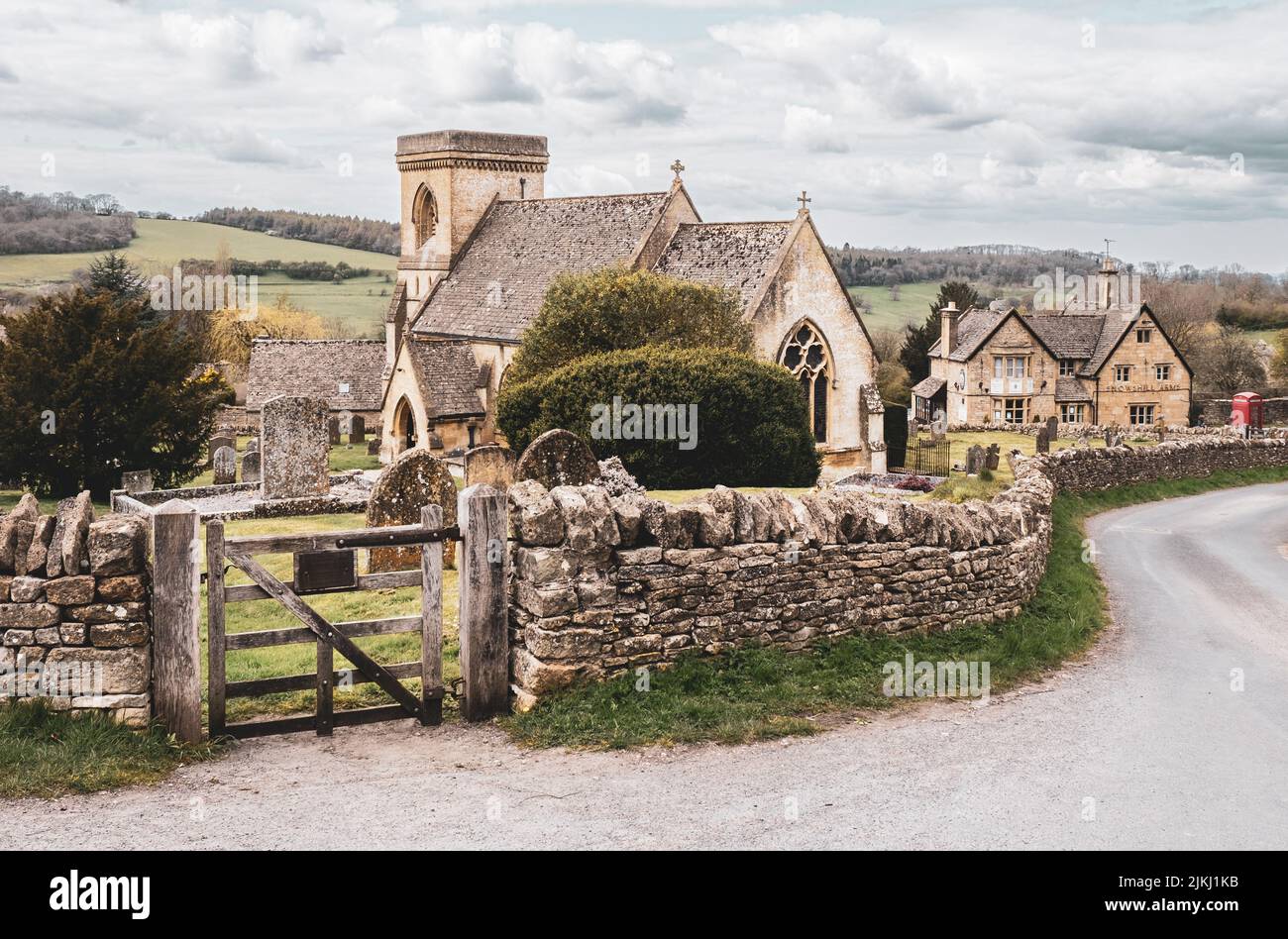 The quintessential English cottages in village of Snowshill in The ...