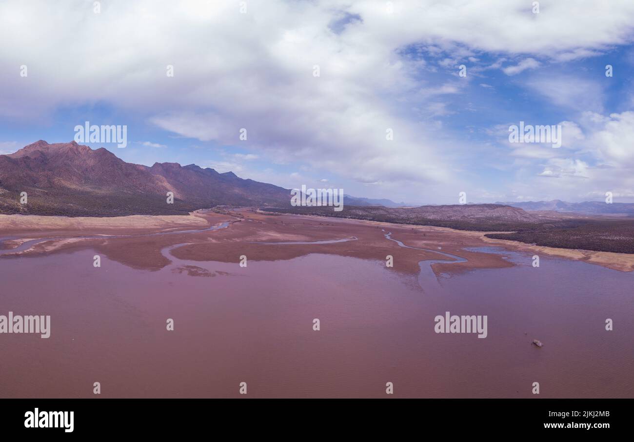 The Verde River, Campground and Horseshoe lake of Native American ruins ...