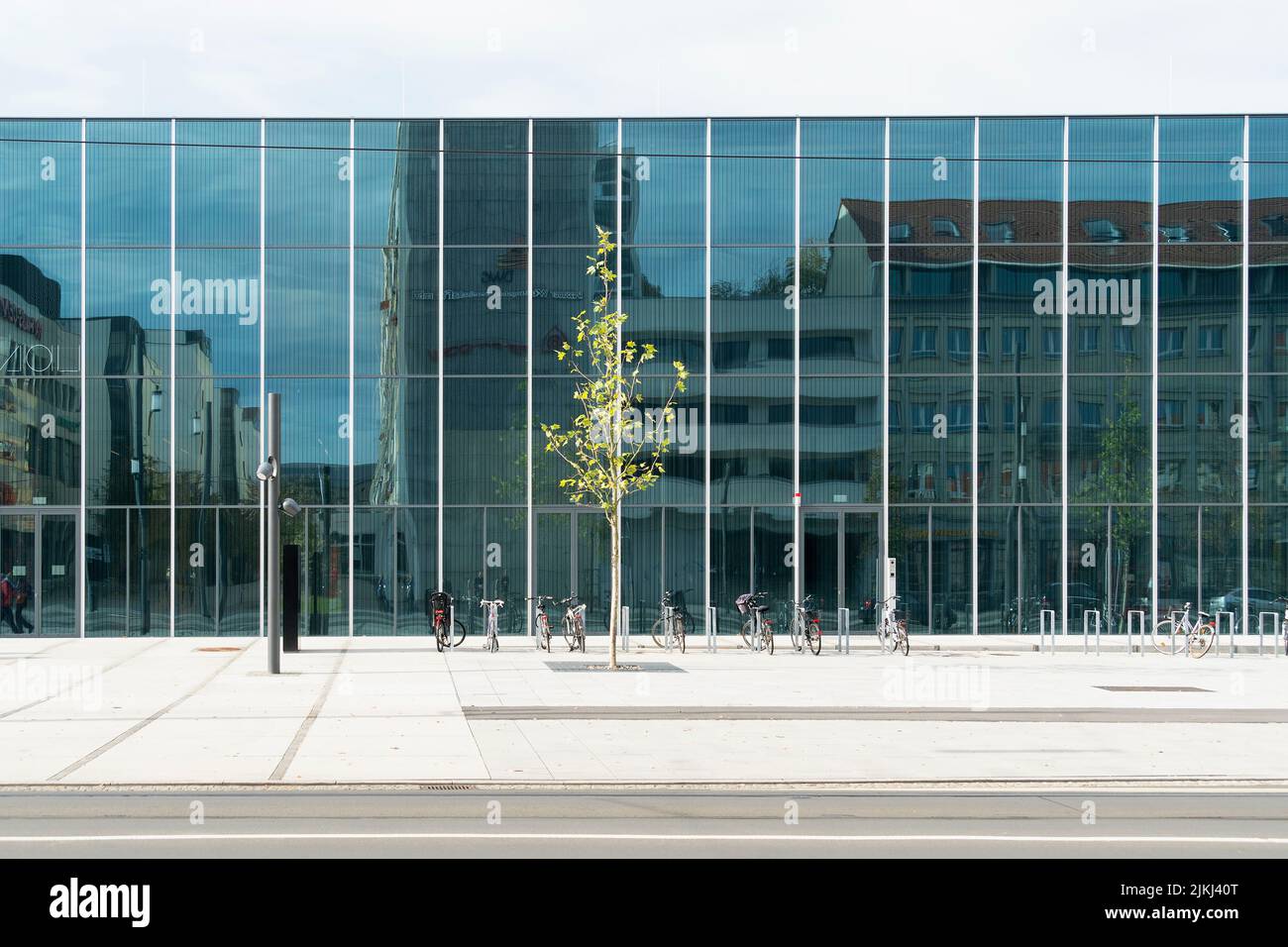 Germany, Saxony-Anhalt, Dessau, Bauhaus Museum, glass facade Stock ...