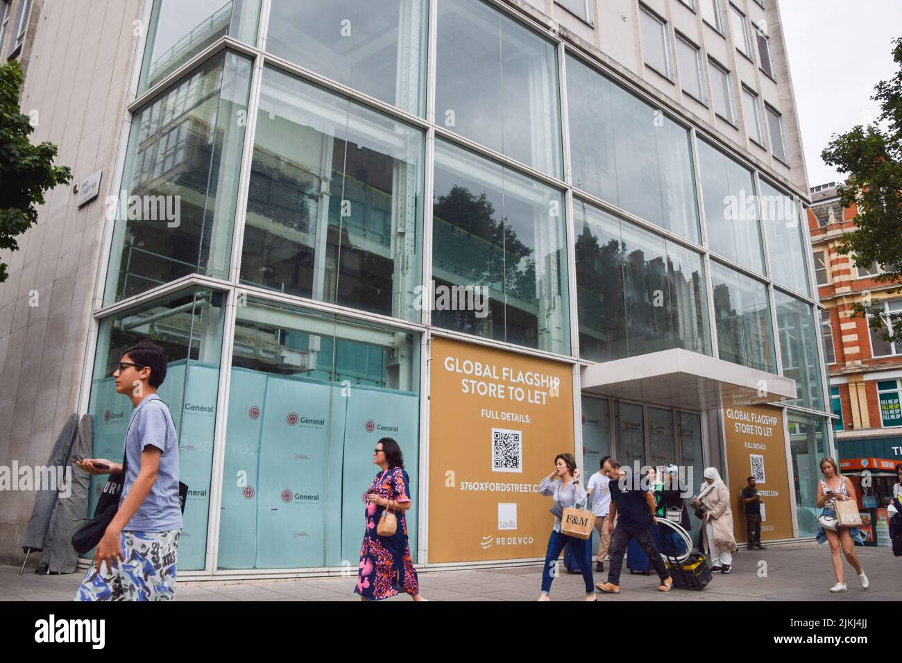 London, UK. 2nd August 2022. Pedestrians pass by one of the many shops ...