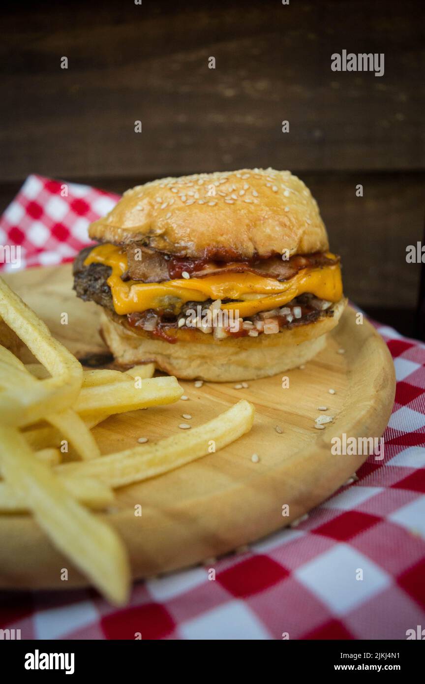 Burger and fries plate hi-res stock photography and images - Alamy