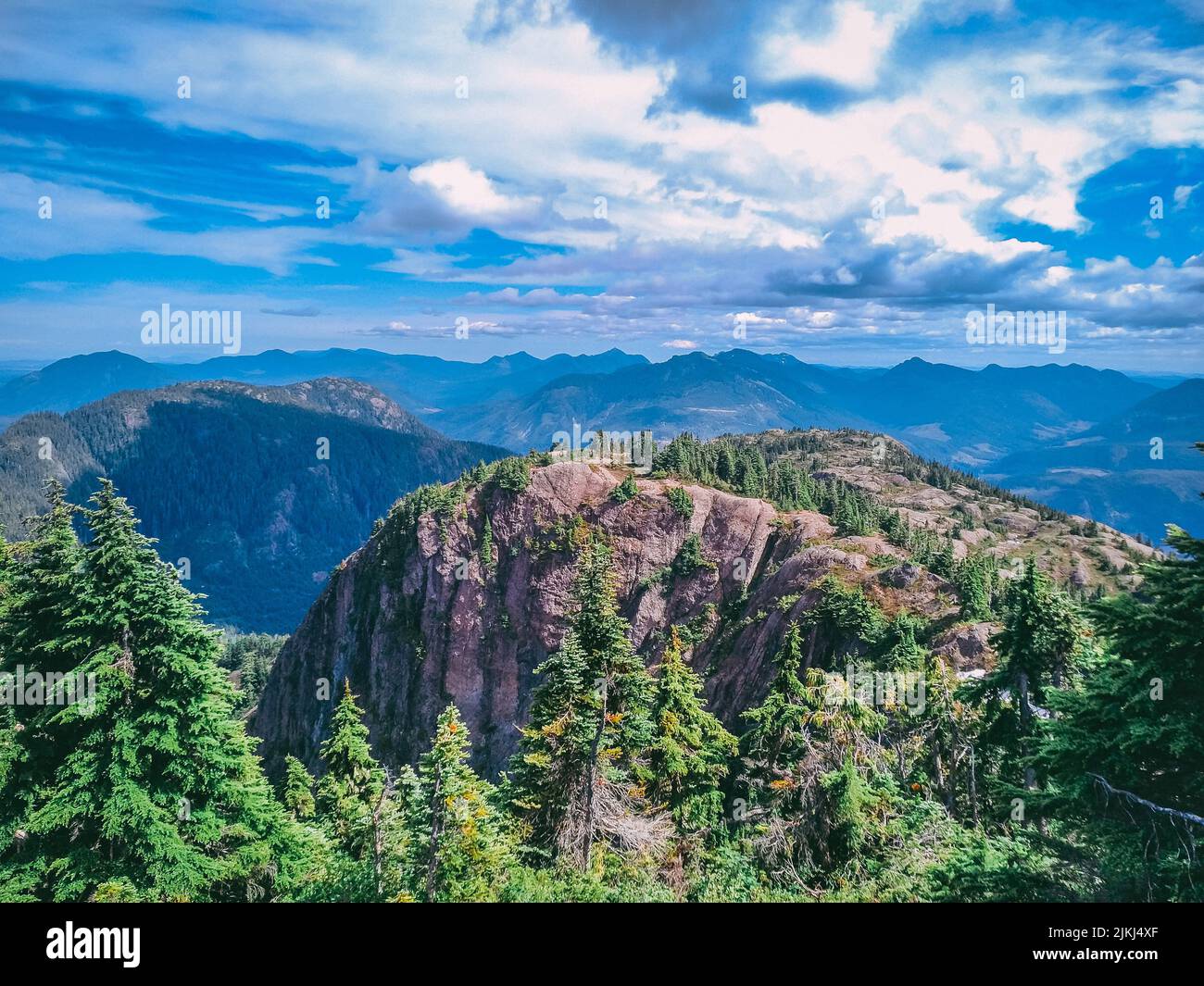 Vancouver island mountain forest hi-res stock photography and images ...