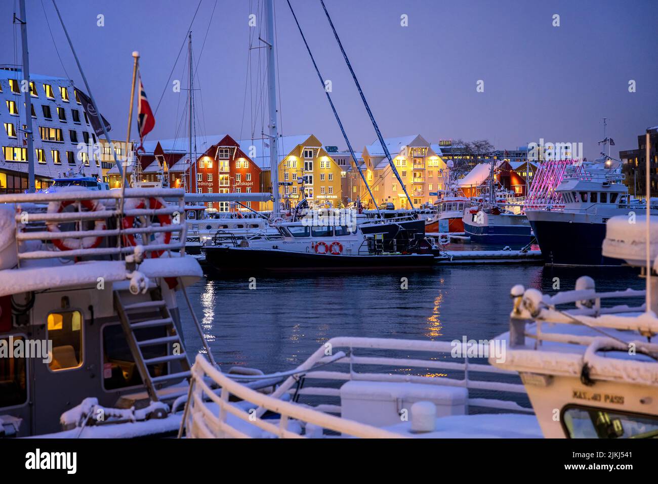 Night light landscapes hi-res stock photography and images - Alamy