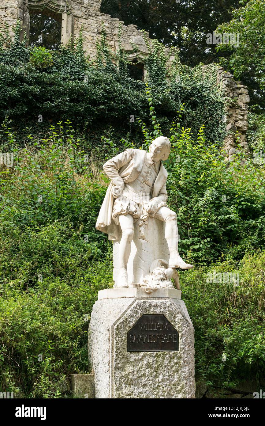 Weimar, Thuringia, Park on the Ilm, Shakespeare Monument Stock Photo - Alamy