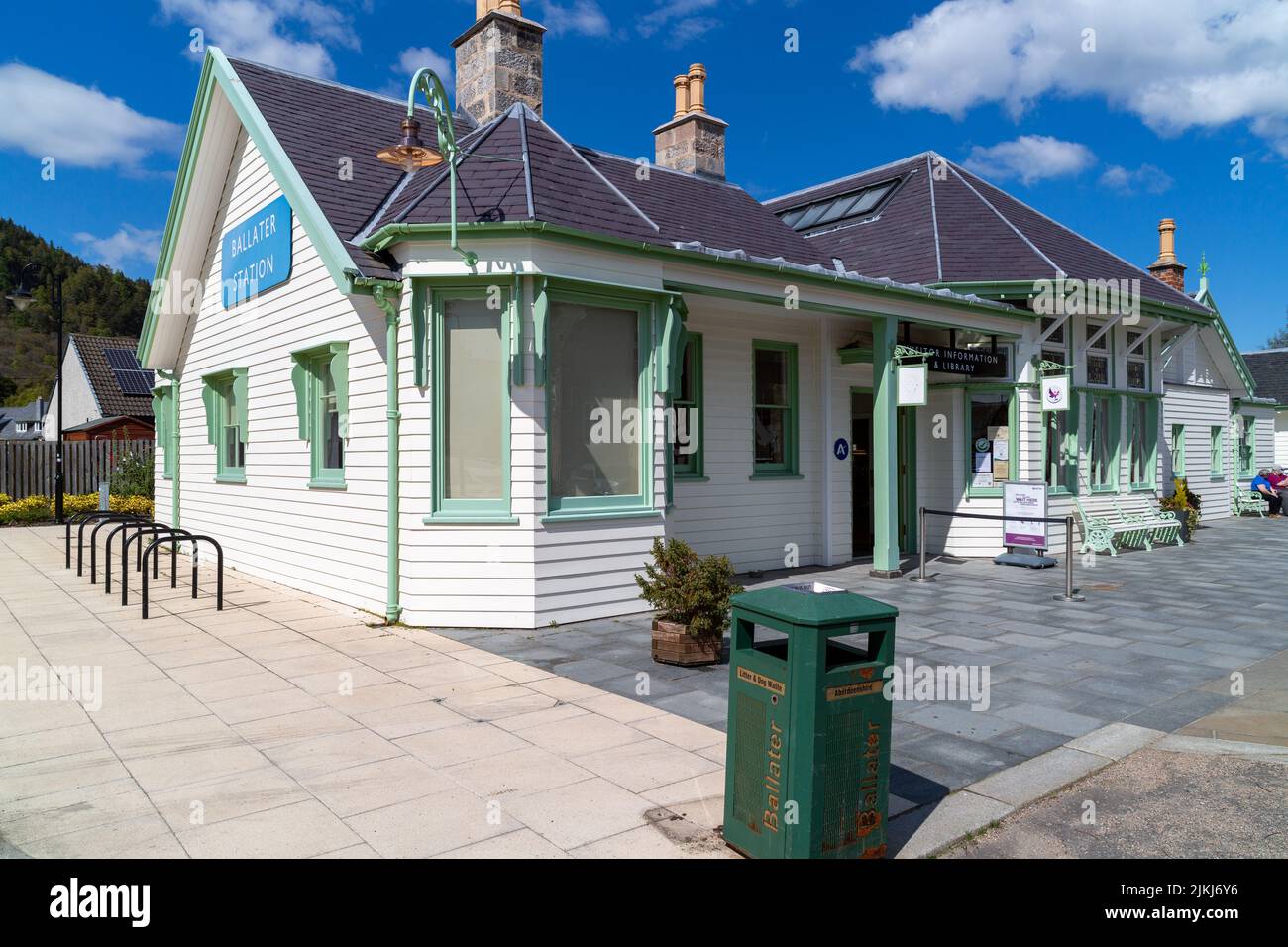 The high street shops of the town of Ballater on a partly cloudy day ...