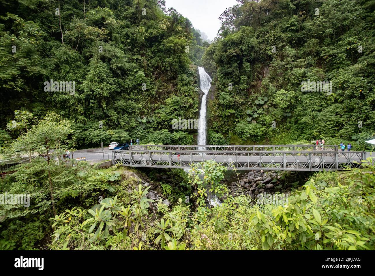Photo of a waterfall hi-res stock photography and images - Alamy