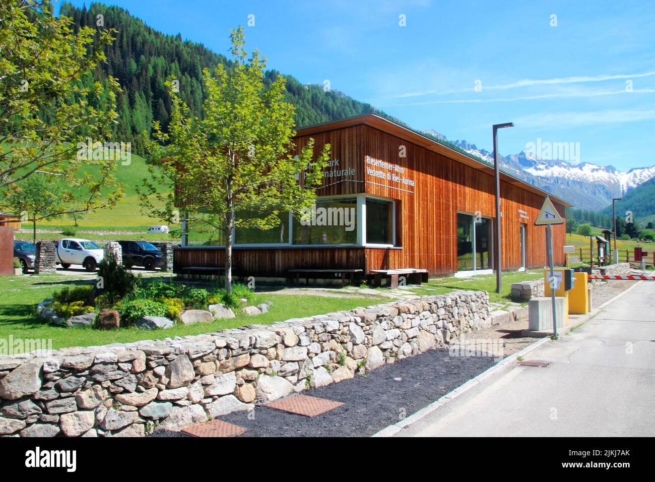 Outing modern architecture hi-res stock photography and images - Alamy