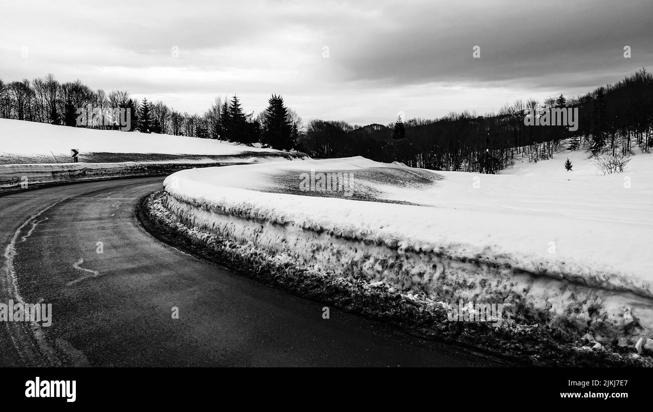 Asphalt road on rural Black and White Stock Photos & Images - Alamy