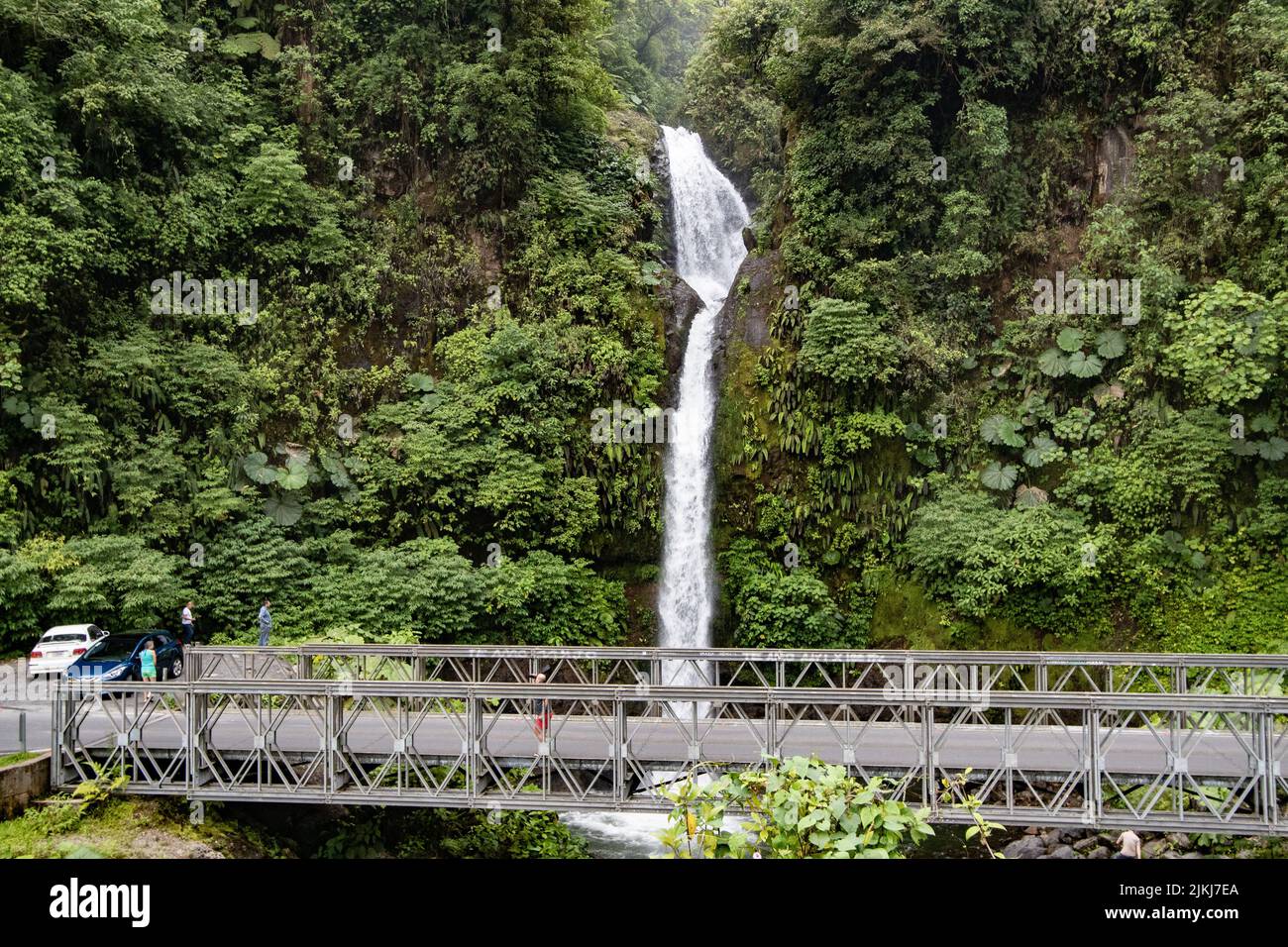 Photo of a waterfall hi-res stock photography and images - Alamy