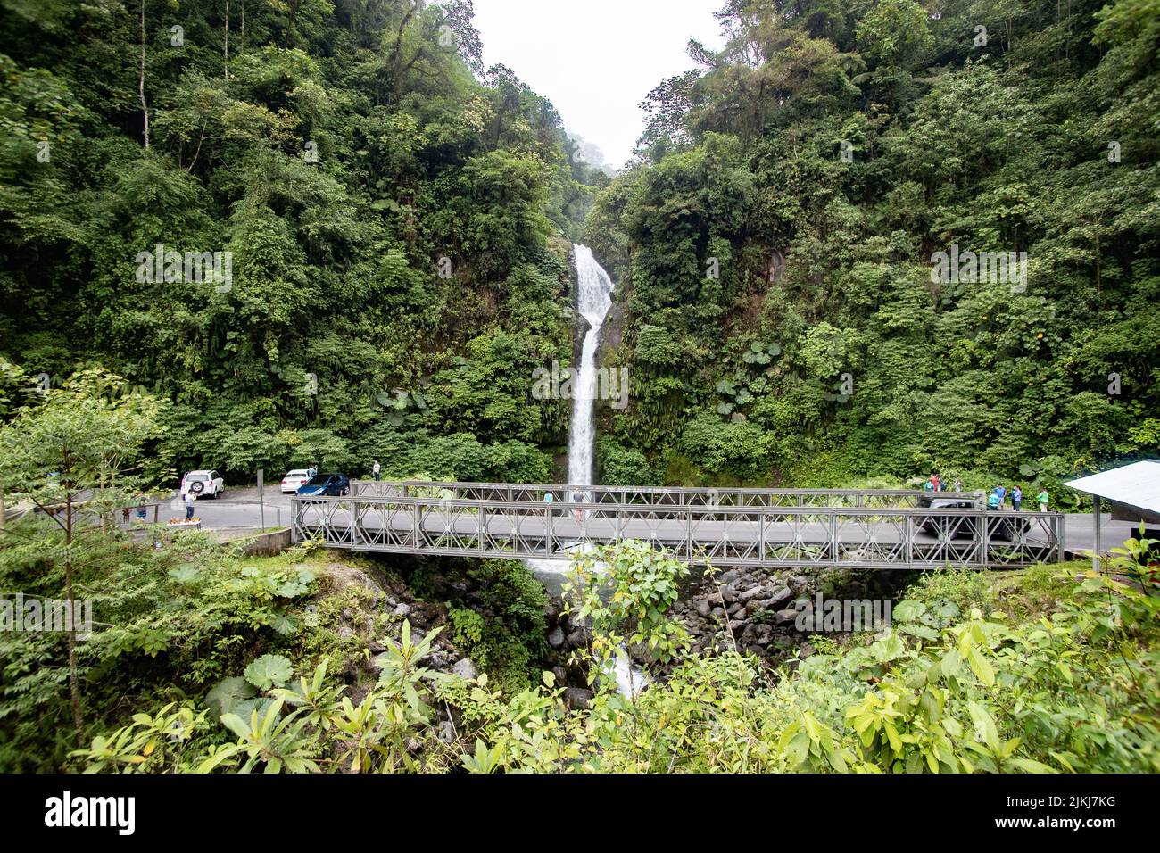 Photo of a waterfall hi-res stock photography and images - Alamy