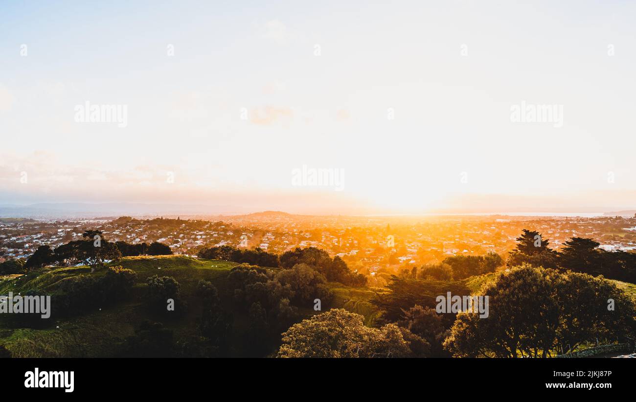 One tree hill new zealand hi-res stock photography and images - Alamy