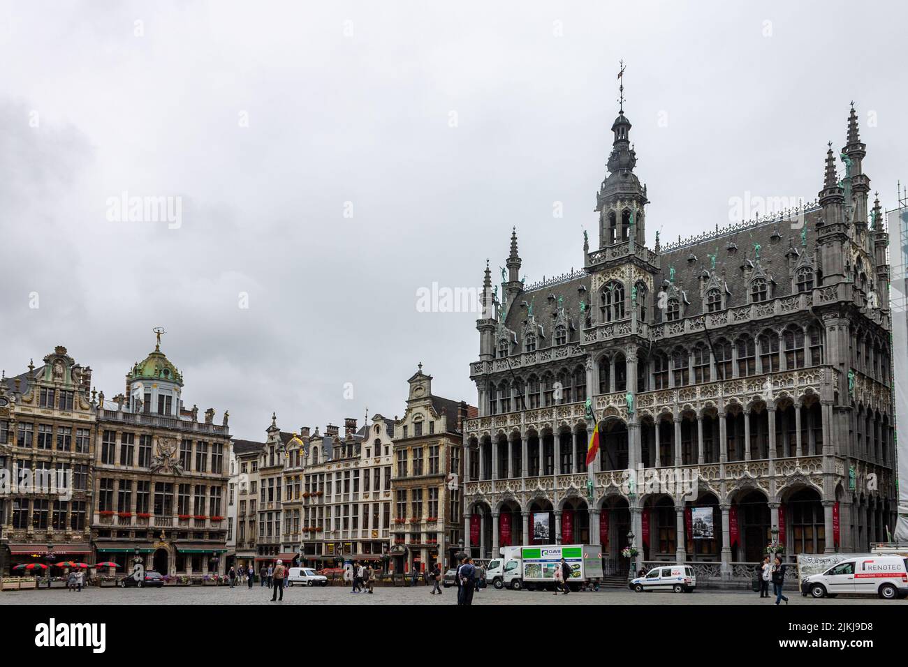 The Brussels City Museum and the surrounding historical buildings ...