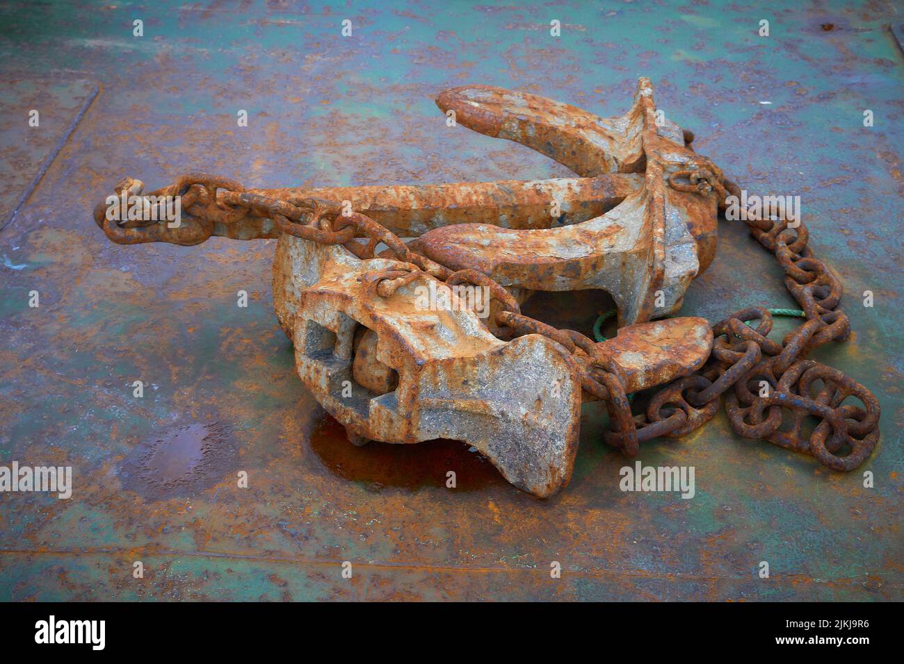 Old metal chain hi-res stock photography and images - Alamy