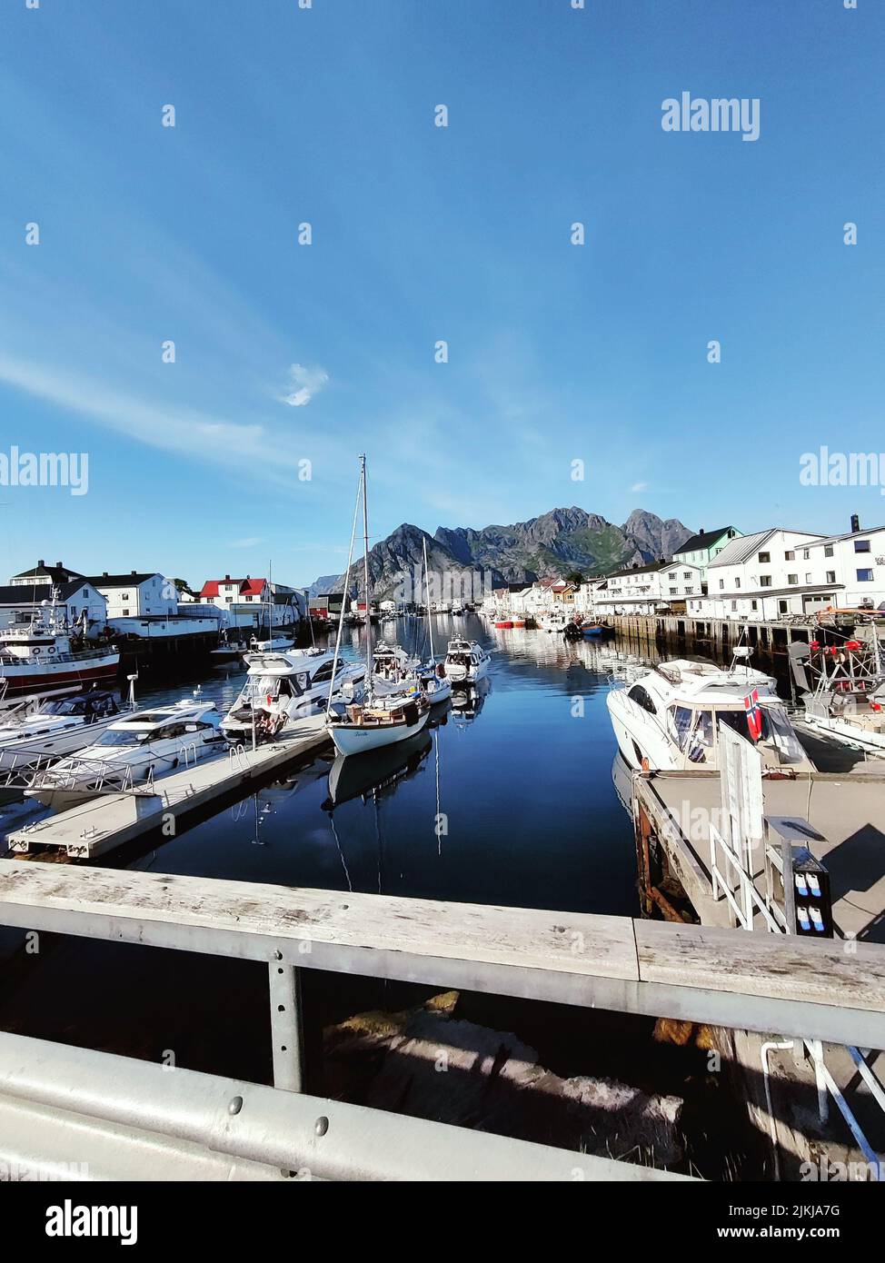 Harbor vertical hi-res stock photography and images - Alamy
