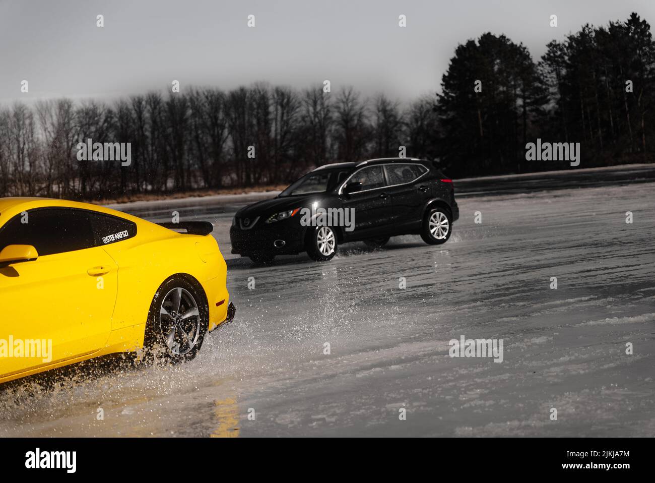 Cars drifting hi-res stock photography and images - Alamy