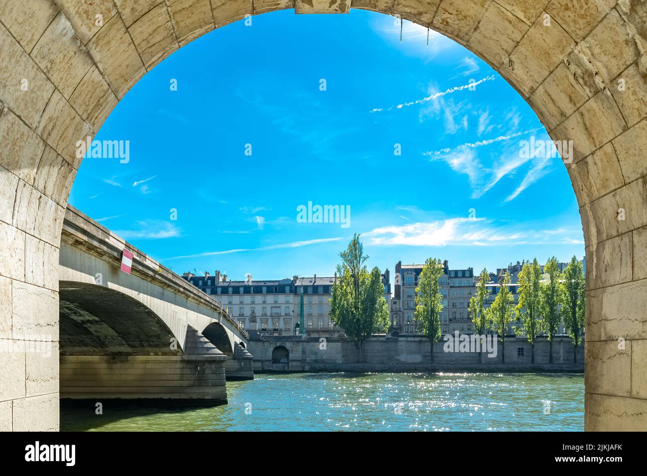 Paris, view of the Carrousel bridge on the Seine, with beautiful ...