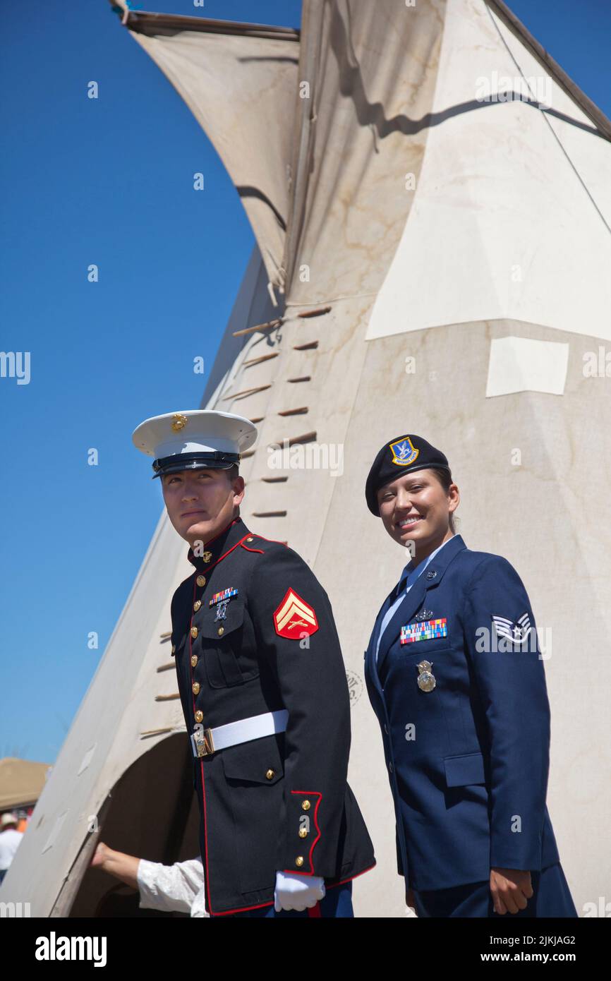 Native american family pow hi-res stock photography and images - Alamy