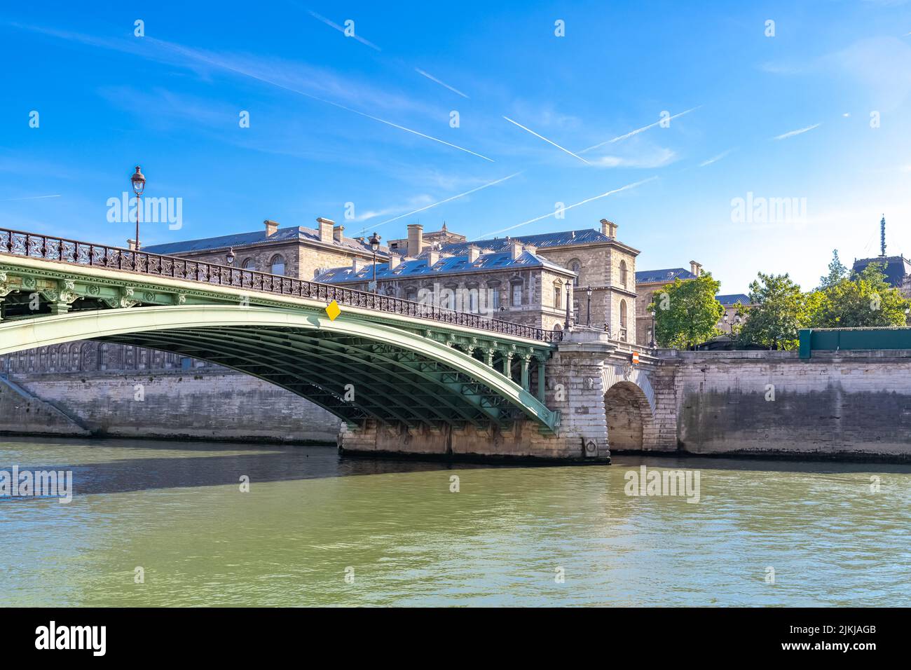 Paris, view of the pont Notre-Dame and the ile de la Cité Stock Photo ...