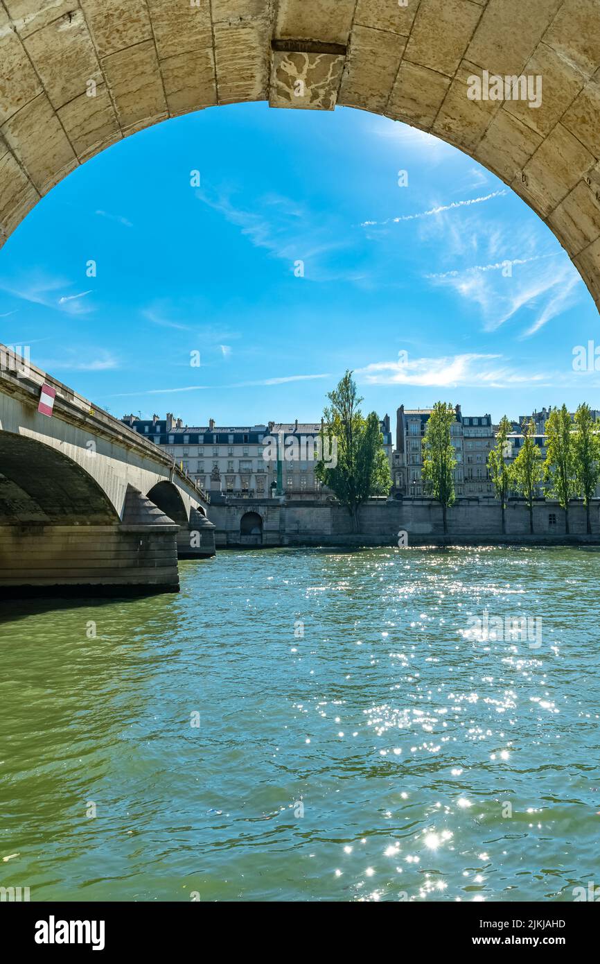 Paris, view of the Carrousel bridge on the Seine, with beautiful ...