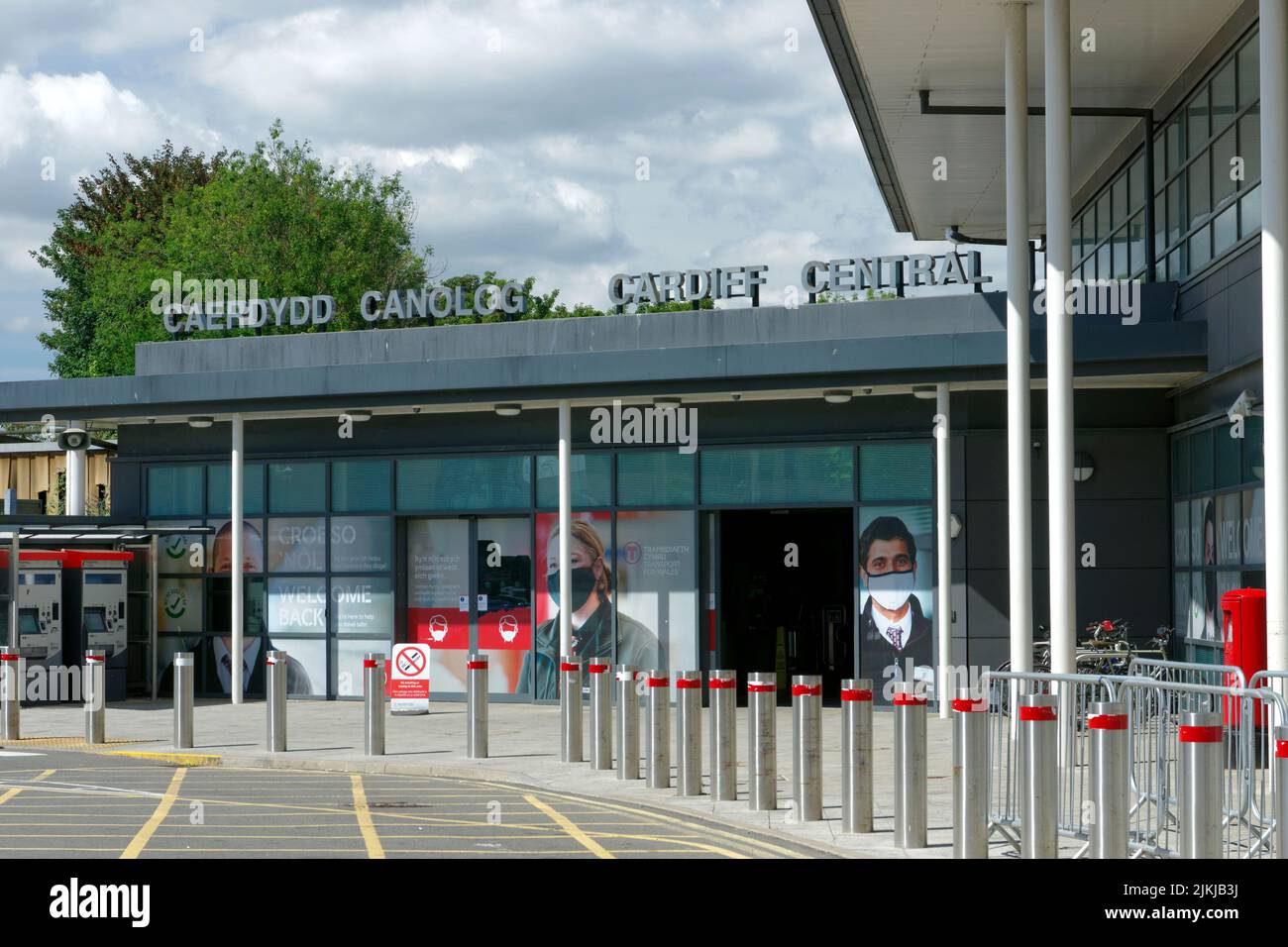 Penarth train station hi-res stock photography and images - Alamy
