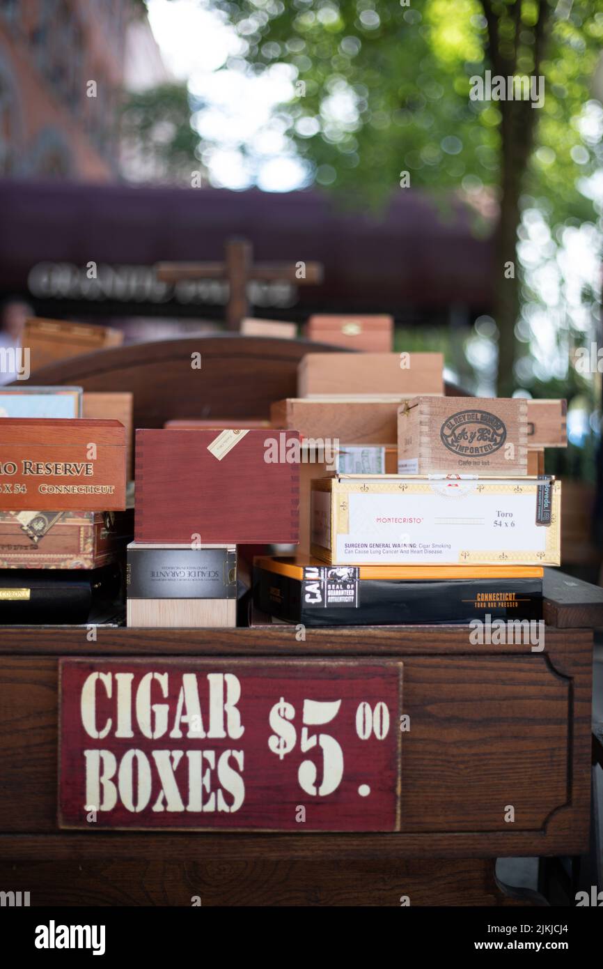 Cigar boxes hi-res stock photography and images - Alamy