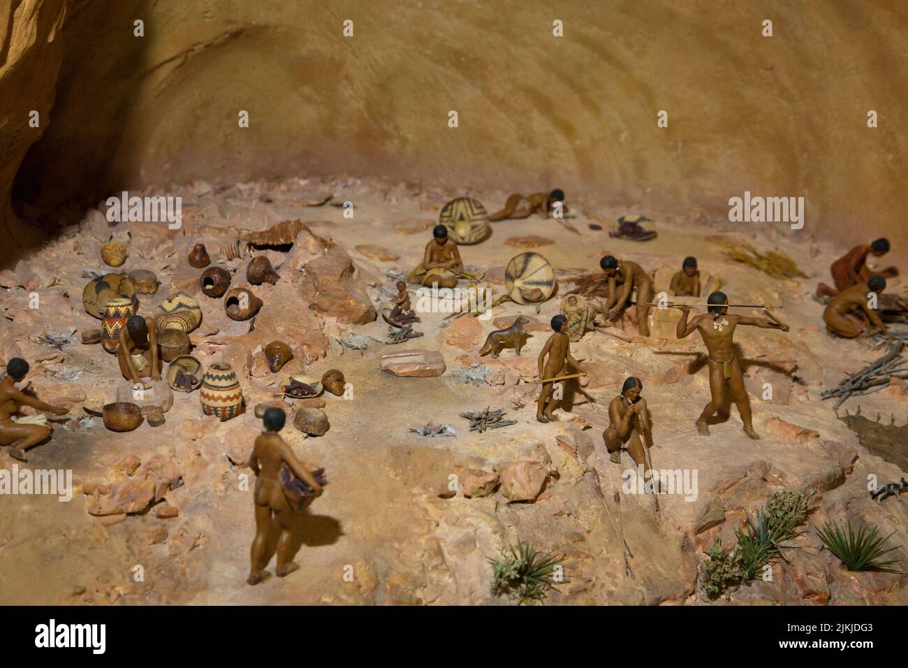 Museum model display of typical daily life for the Anasazi Culture ...