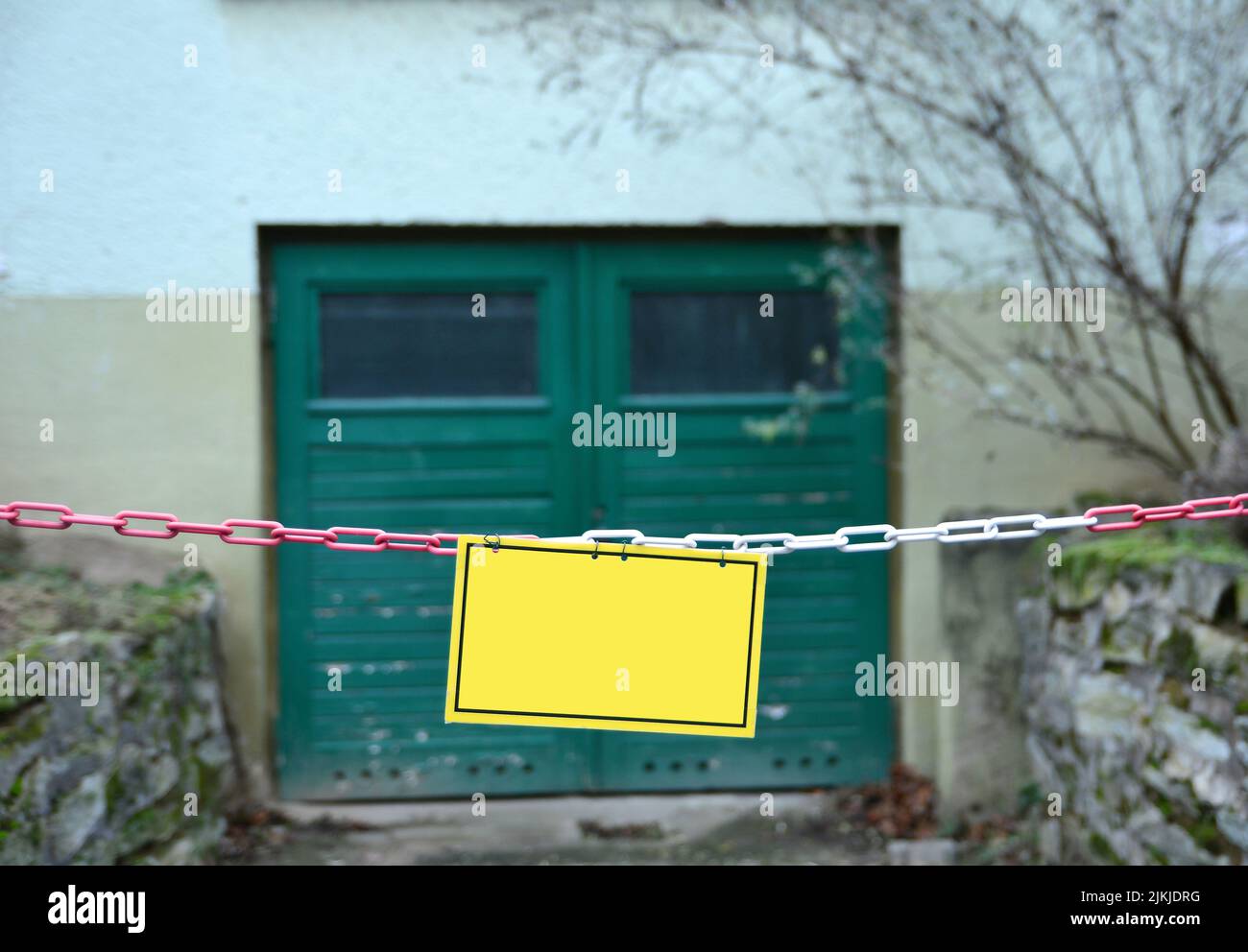 Old sign chain hi-res stock photography and images - Alamy