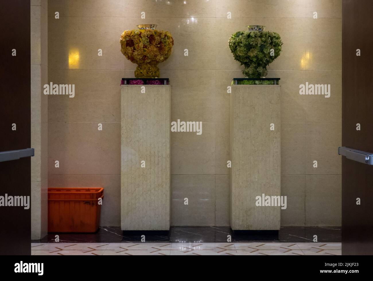Decorative columns hi-res stock photography and images - Alamy