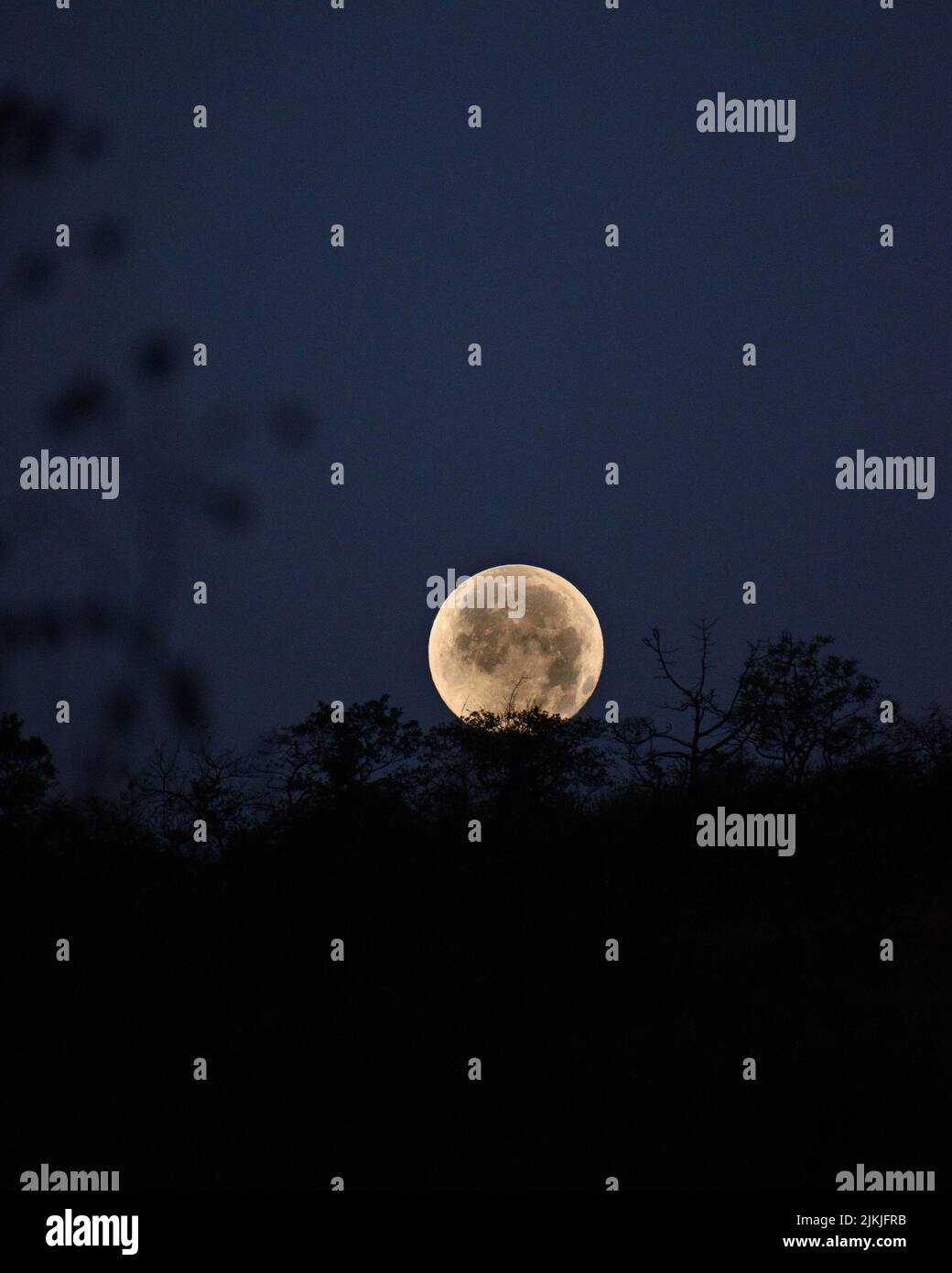 Dark blue night sky wallpaper hi-res stock photography and images - Alamy