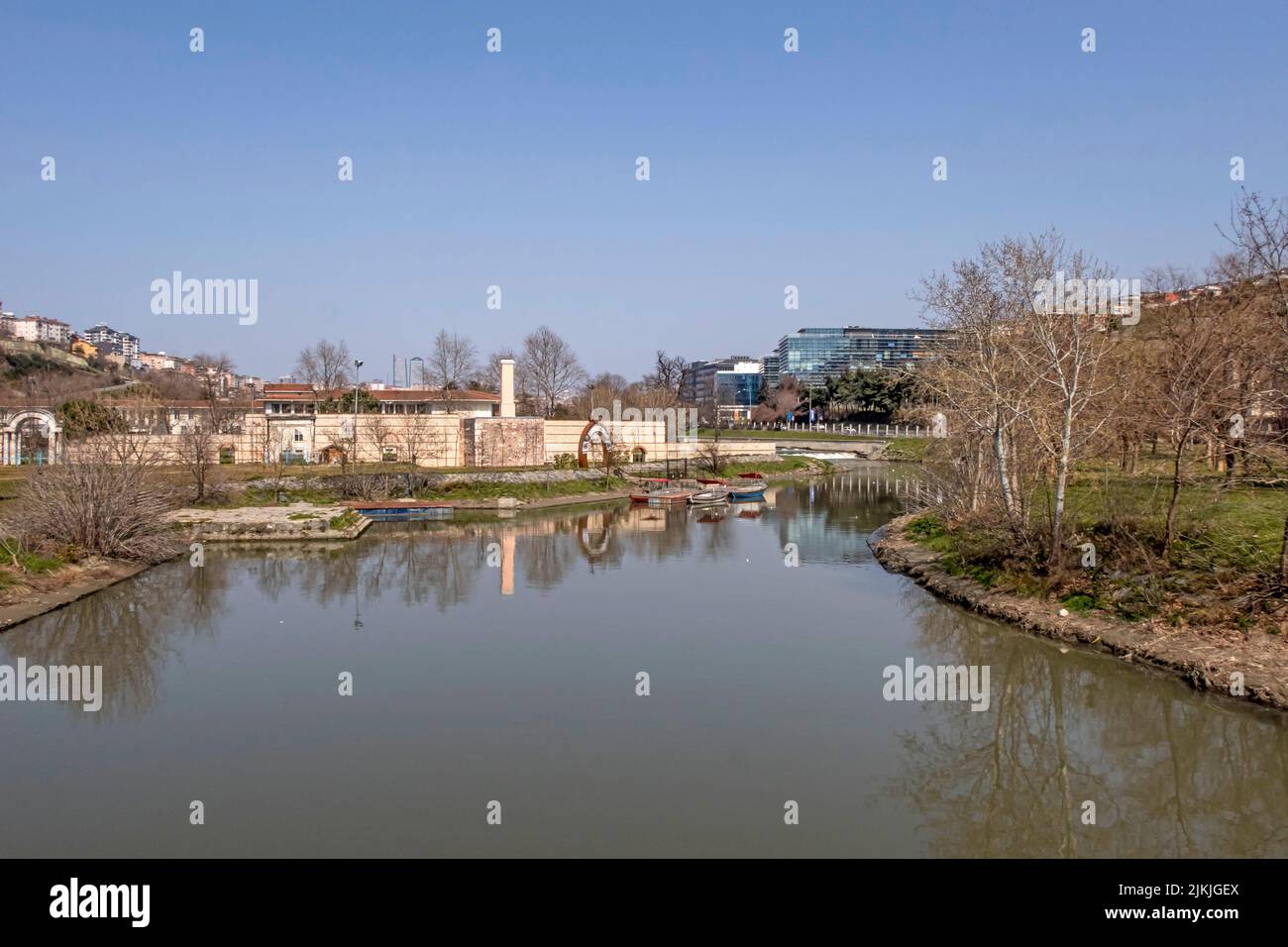 The Golden Horn waterway in Istanbul, Turkey under a clear cloudless ...