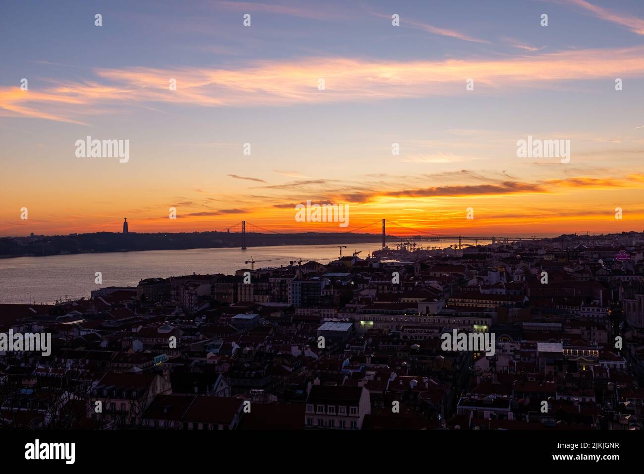 Downtown and tagus river hi-res stock photography and images - Alamy