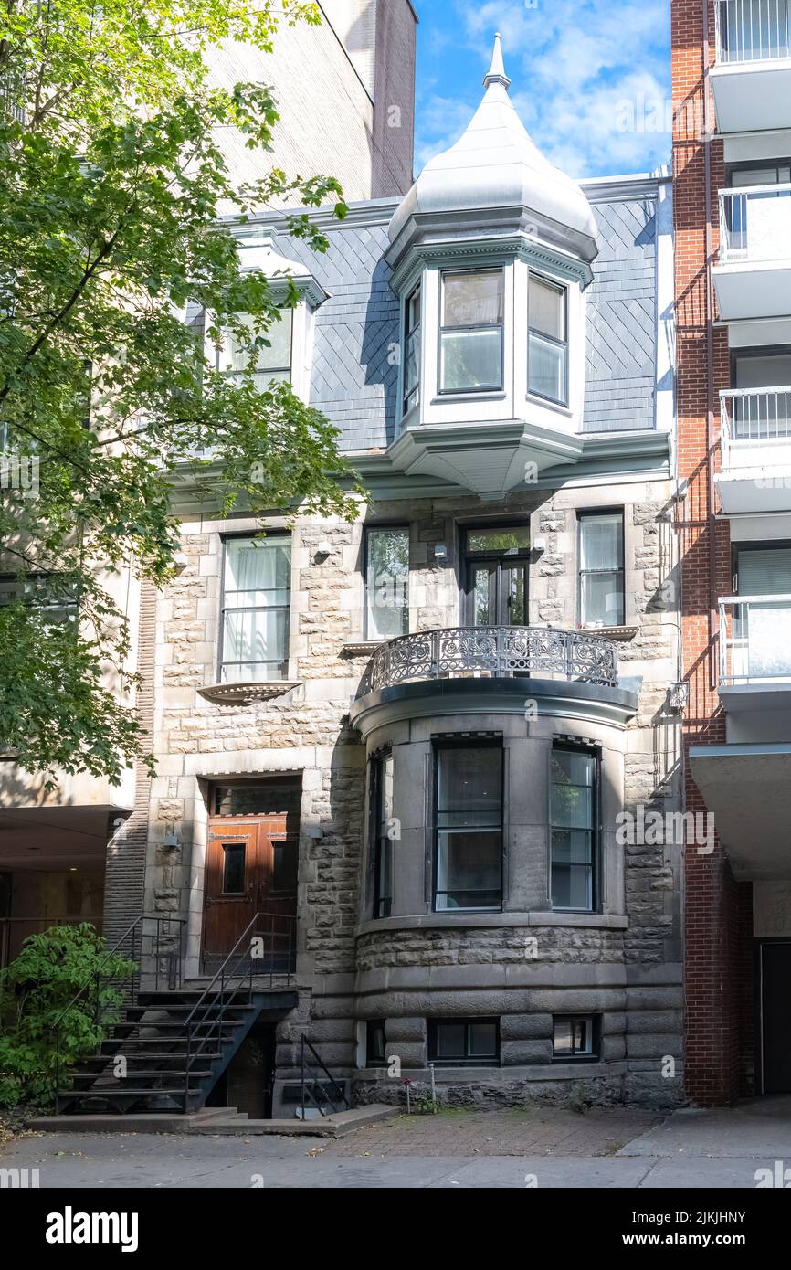 Typical victorian street hi-res stock photography and images - Alamy