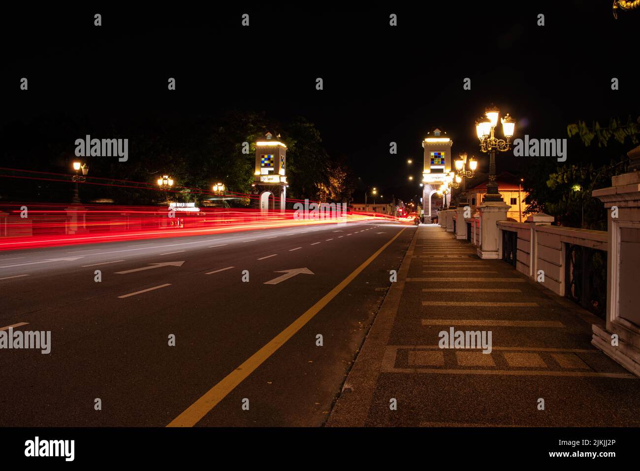 Street light red night hi-res stock photography and images - Alamy