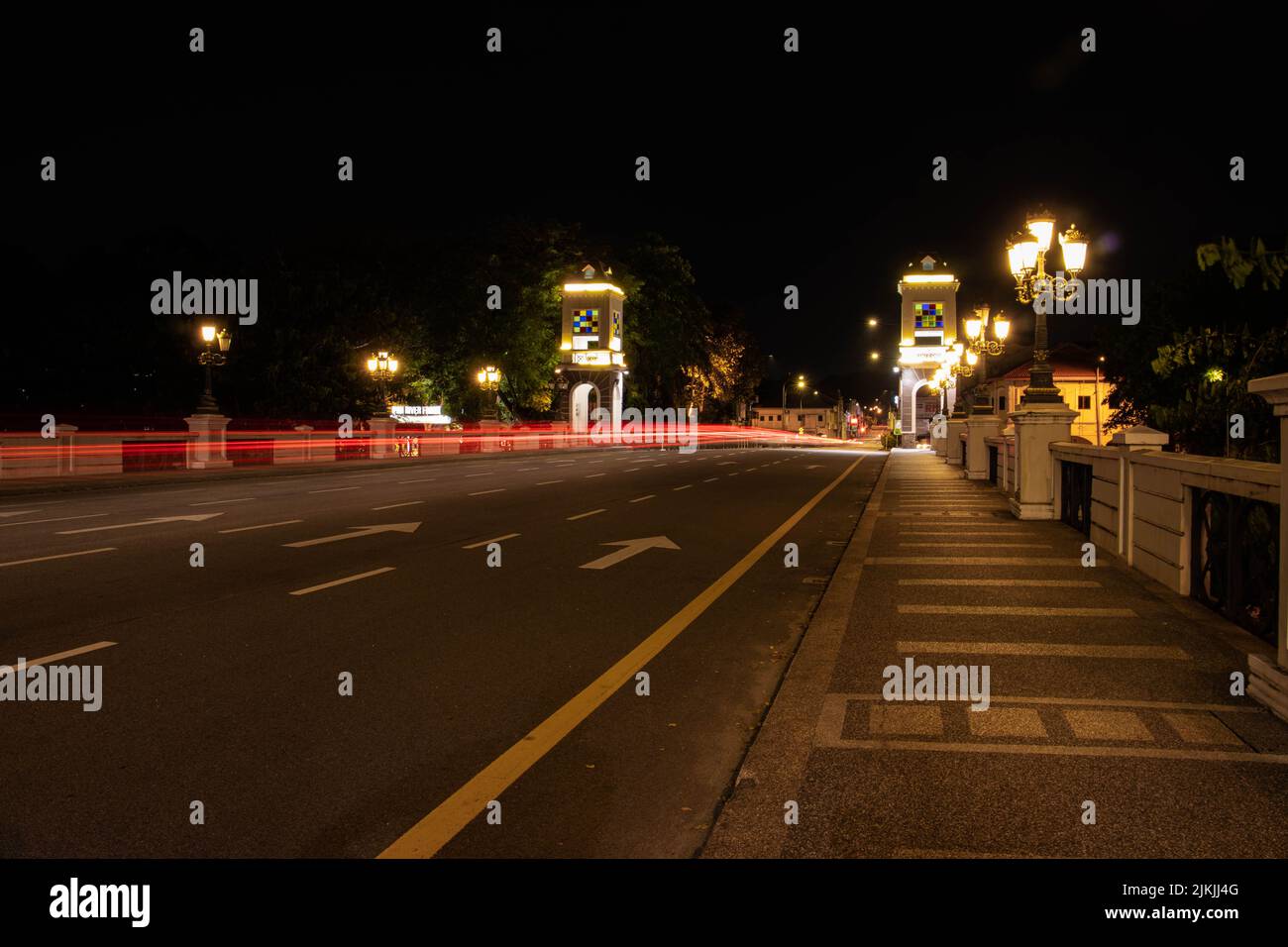 Street light red night hi-res stock photography and images - Alamy