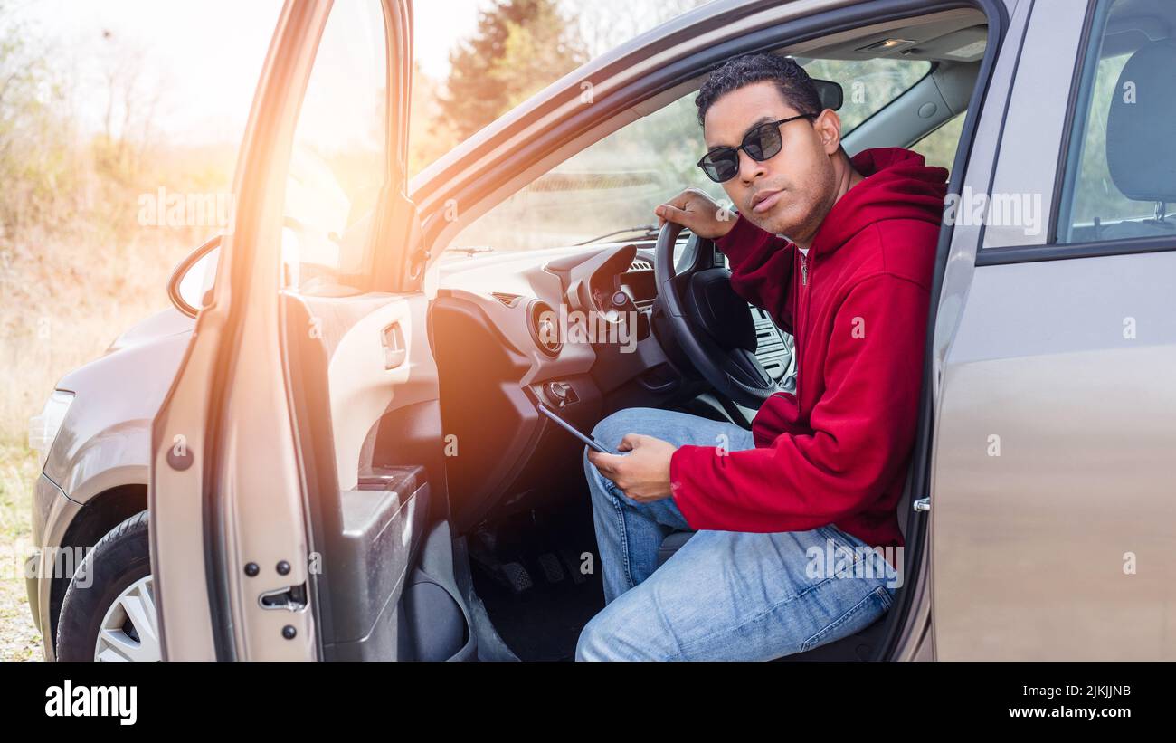 Man looking car on smartphone hi-res stock photography and images - Alamy