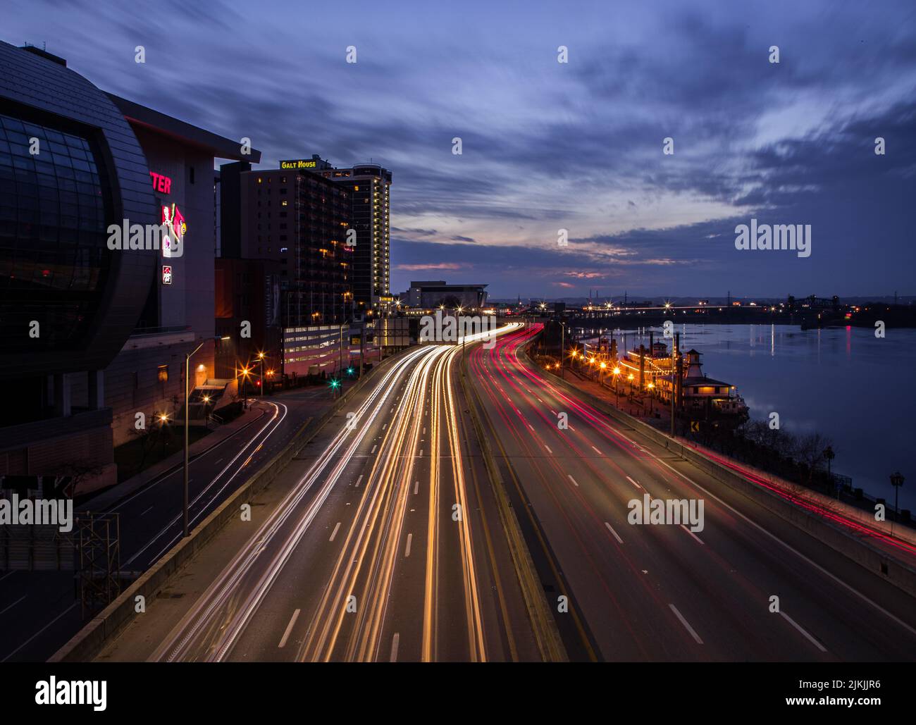 Car headlights at night hi-res stock photography and images - Alamy
