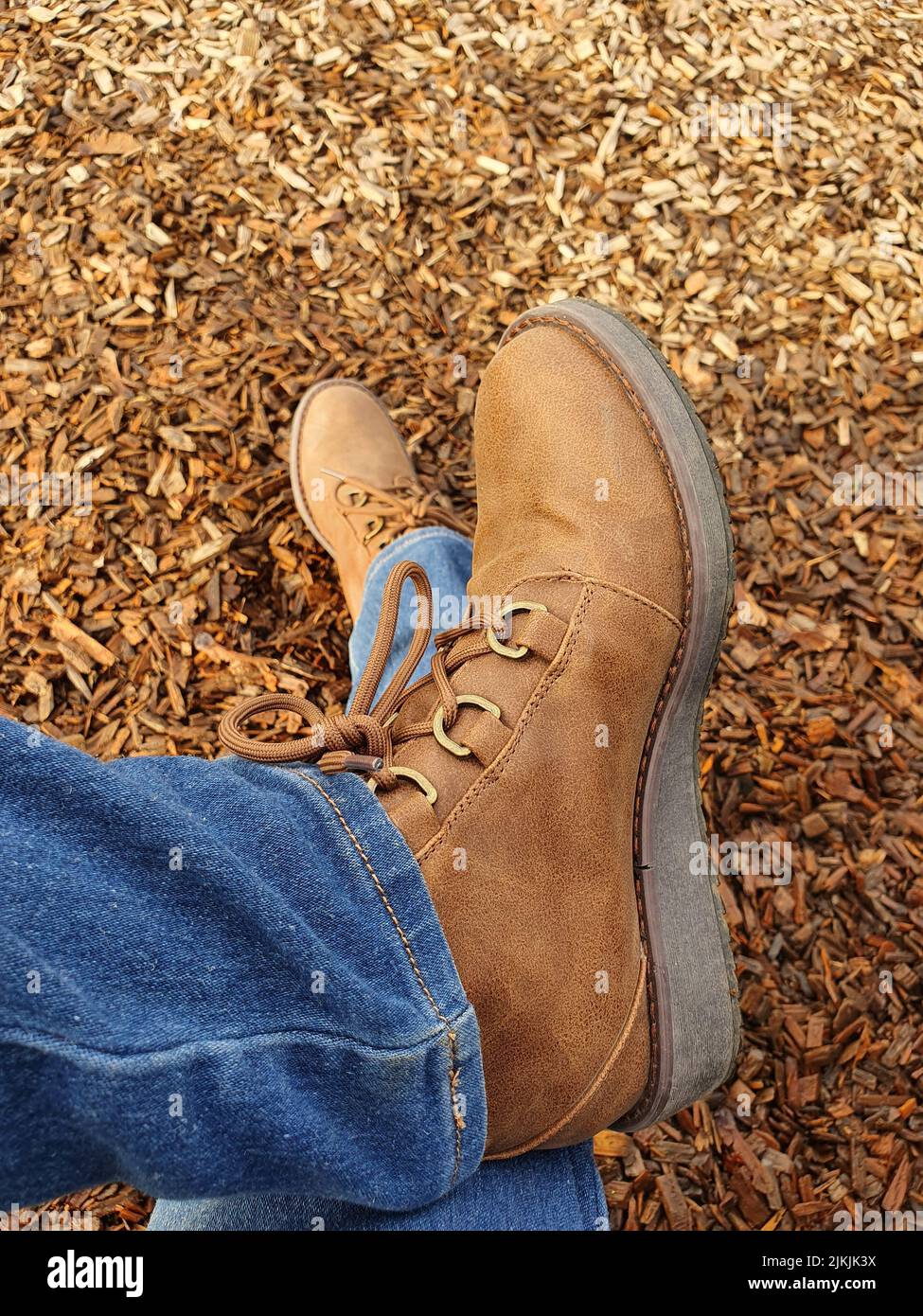 High heel shoes crossed legs hi-res stock photography and images - Alamy