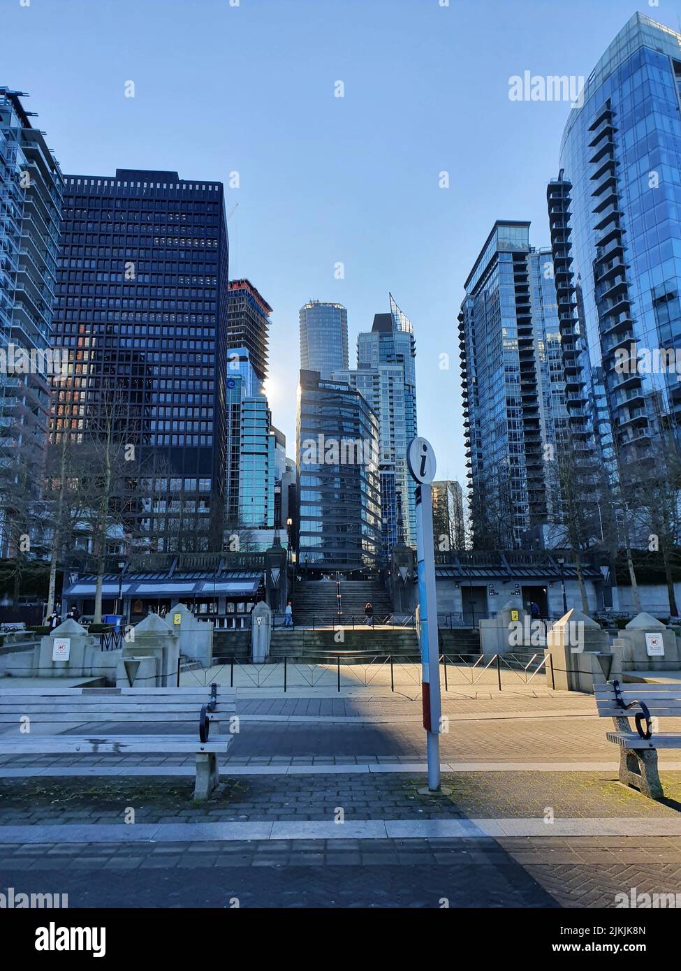 Modern tall buildings hi-res stock photography and images - Alamy