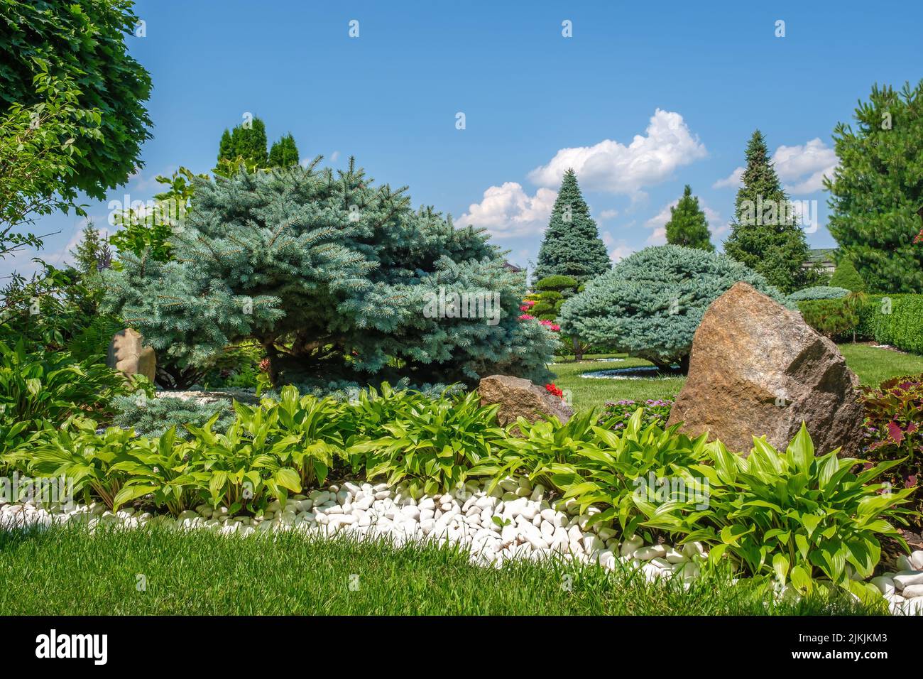 Beautiful backyard garden hi-res stock photography and images - Alamy
