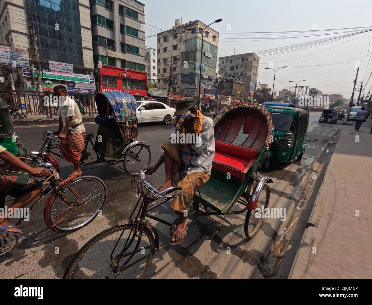 A beautiful shot of many Rickshaw Pullers transporting, Lifestyle of ...