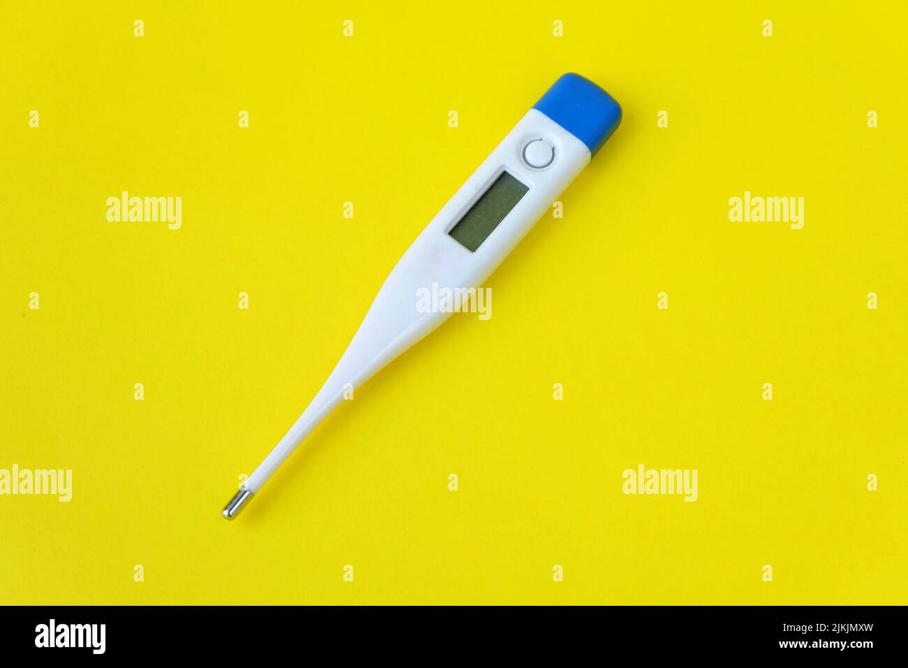 Doctor showing digital thermometer hi-res stock photography and images ...
