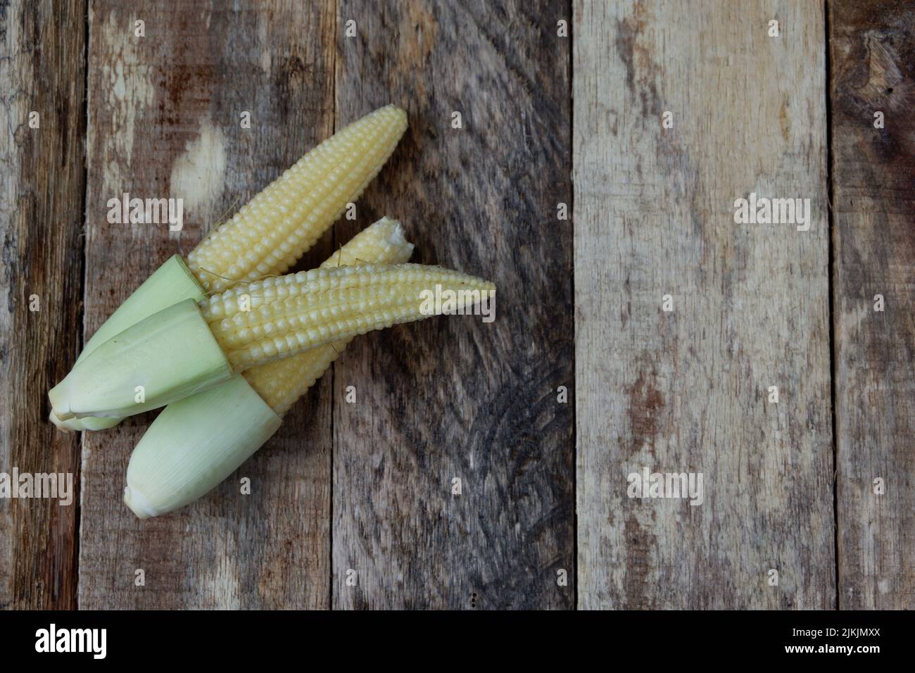 Fresh young baby corn hi-res stock photography and images - Alamy