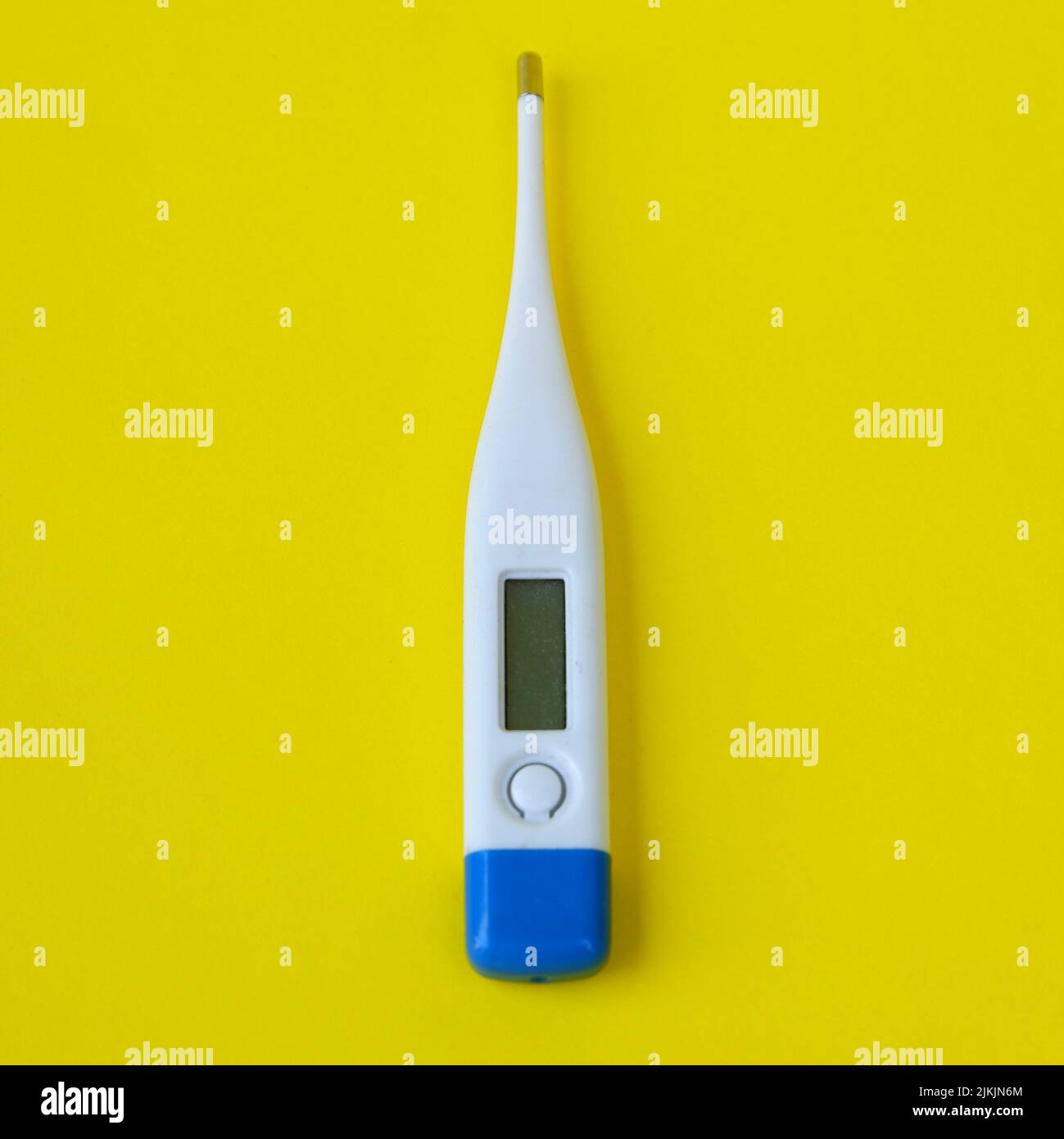 Doctor showing digital thermometer hi-res stock photography and images ...