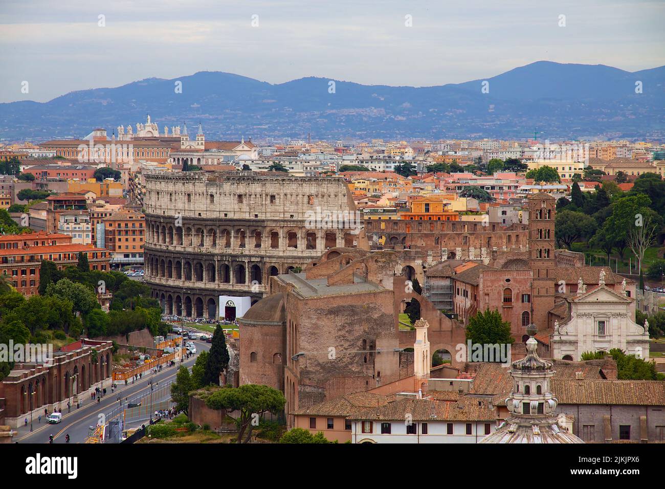 An aerial view of Rome with Roman Forum and Colosseum from Vittoriano Stock Photo - Alamy
