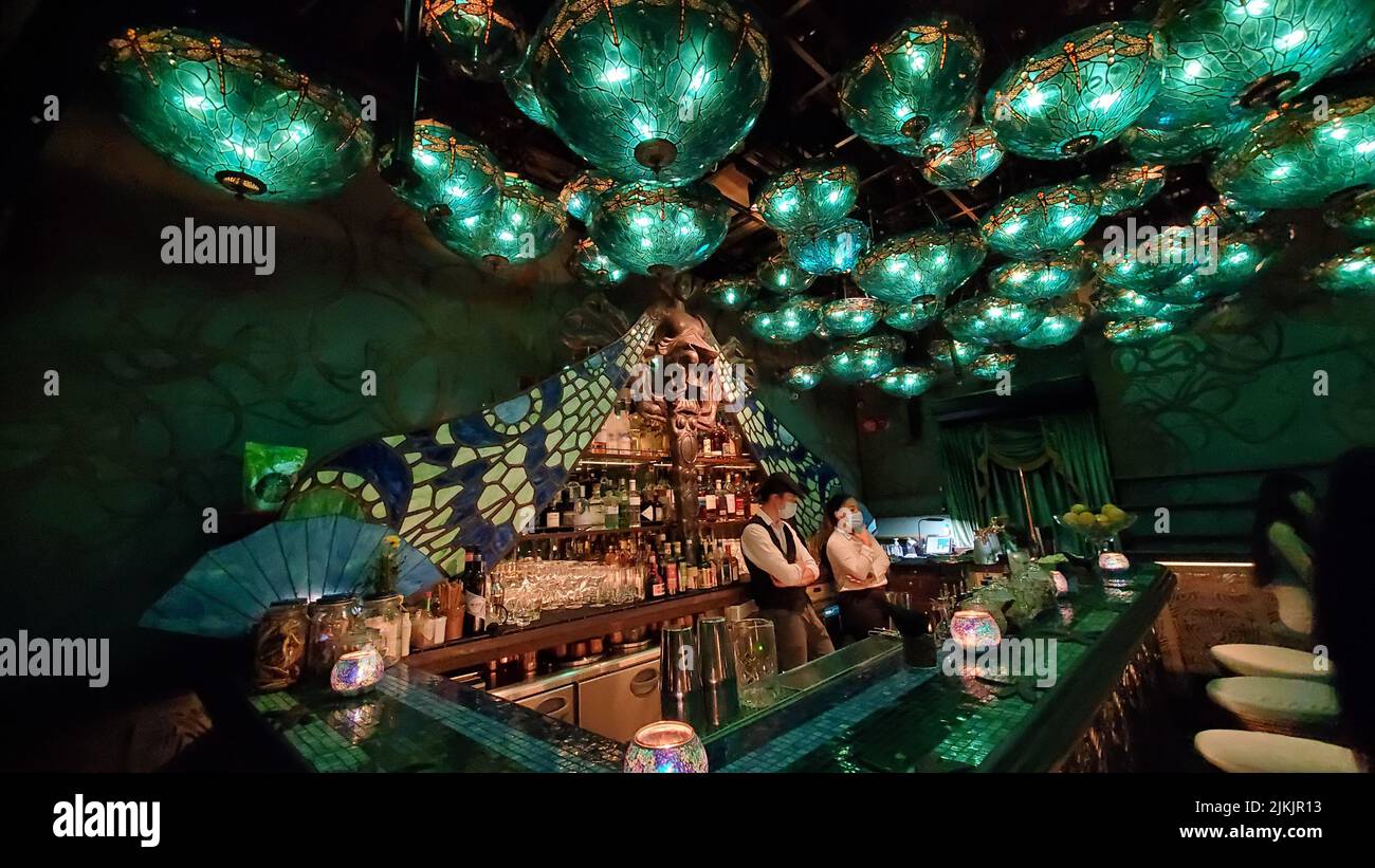 The Dragonfly bar and grill in central Hong Kong. Amazing Tiffany. Hong ...